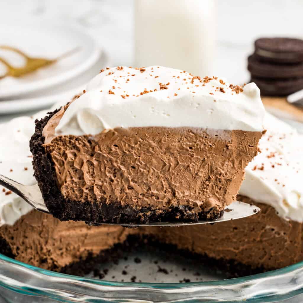 Creamy Coffee Pie Recipe (No Bake, 6 Ingredients) - Borrowed Bites