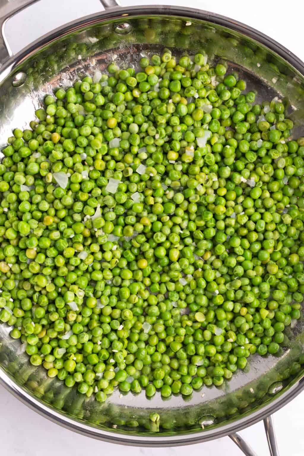Buttery Peas (Easy frozen peas recipe!)
