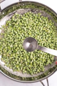 Buttery Peas (Easy frozen peas recipe!)